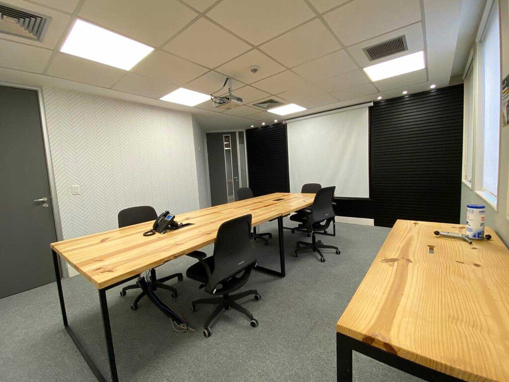 Sala de Reunião - Amitech Instalações